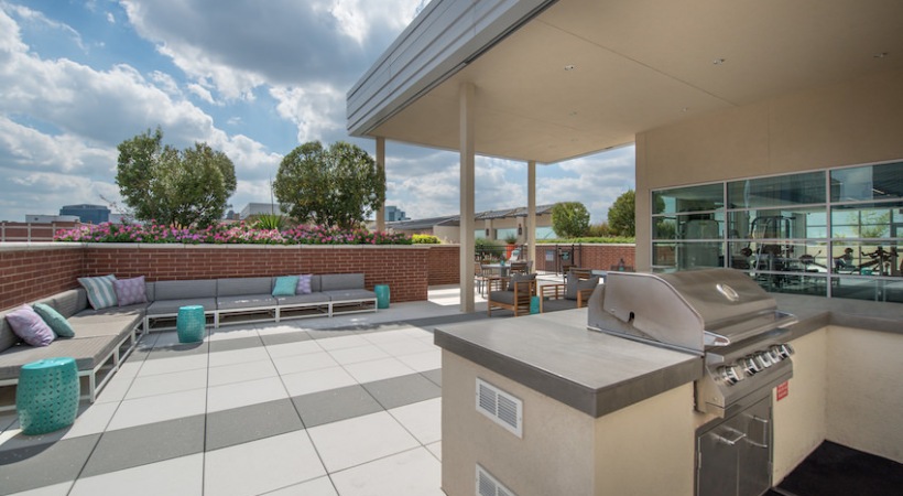 Dallas Apartments With Rooftop Pool | 555 Ross | Gallery