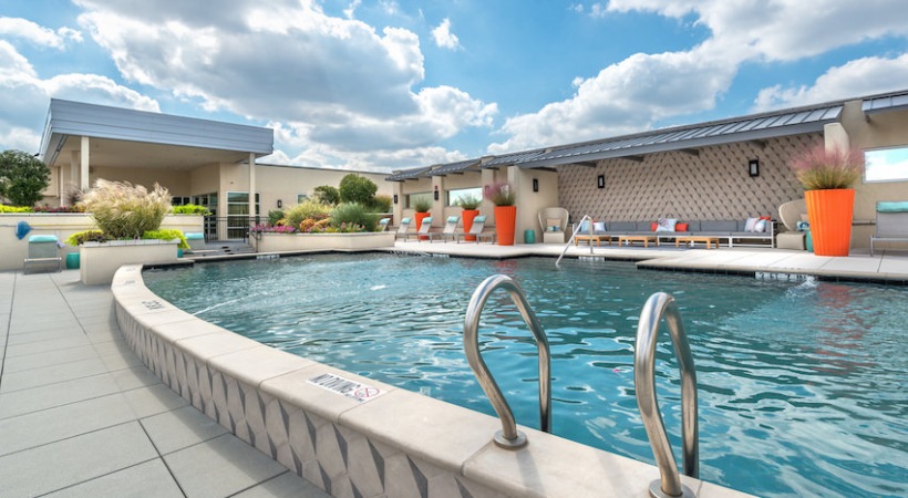 Dallas Apartments With Rooftop Pool | 555 Ross | Gallery